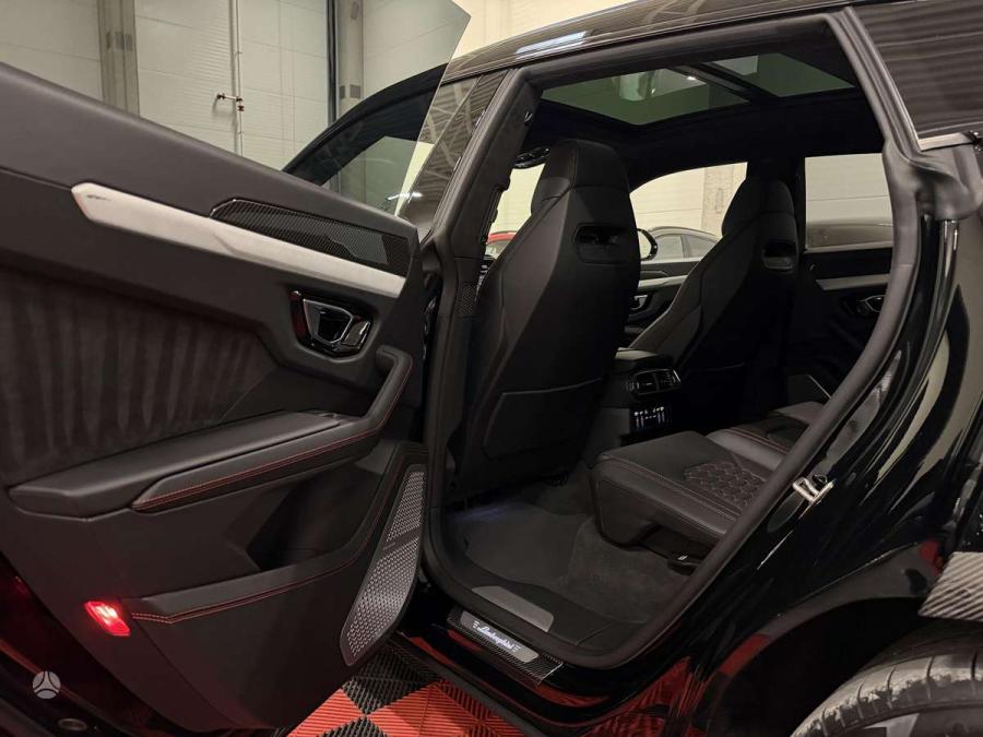 Melns Lamborghini Urus 2020 Viļņa, ar dzinēja tilpumu 4.00 L un nobraukumu 107 tūkst. km par 179990 €, foto 29 vietnē AUTOMOTO.COM.LV