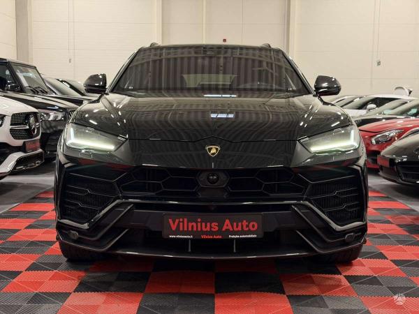 Black Lamborghini Urus 2020 in Vilnius, with an engine capacity of 4.00 L and mileage of 107 thousand km for 174990 €, photo 3 on AUTOMOTO.COM.LV