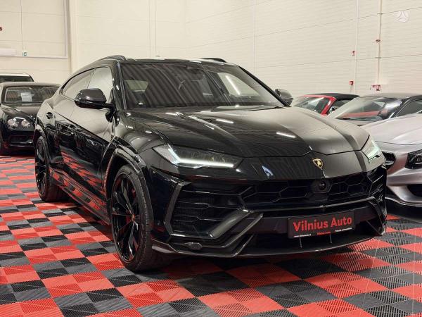 Black Lamborghini Urus 2020 in Vilnius, with an engine capacity of 4.00 L and mileage of 107 thousand km for 174990 €, photo 4 on AUTOMOTO.COM.LV