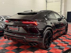 Black Lamborghini Urus 2020 in Vilnius, with an engine capacity of 4.00 L and mileage of 107 thousand km for 174990 €, photo 5 on AUTOMOTO.COM.LV