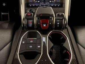 Black Lamborghini Urus 2020 in Vilnius, with an engine capacity of 4.00 L and mileage of 107 thousand km for 174990 €, photo 22 on AUTOMOTO.COM.LV