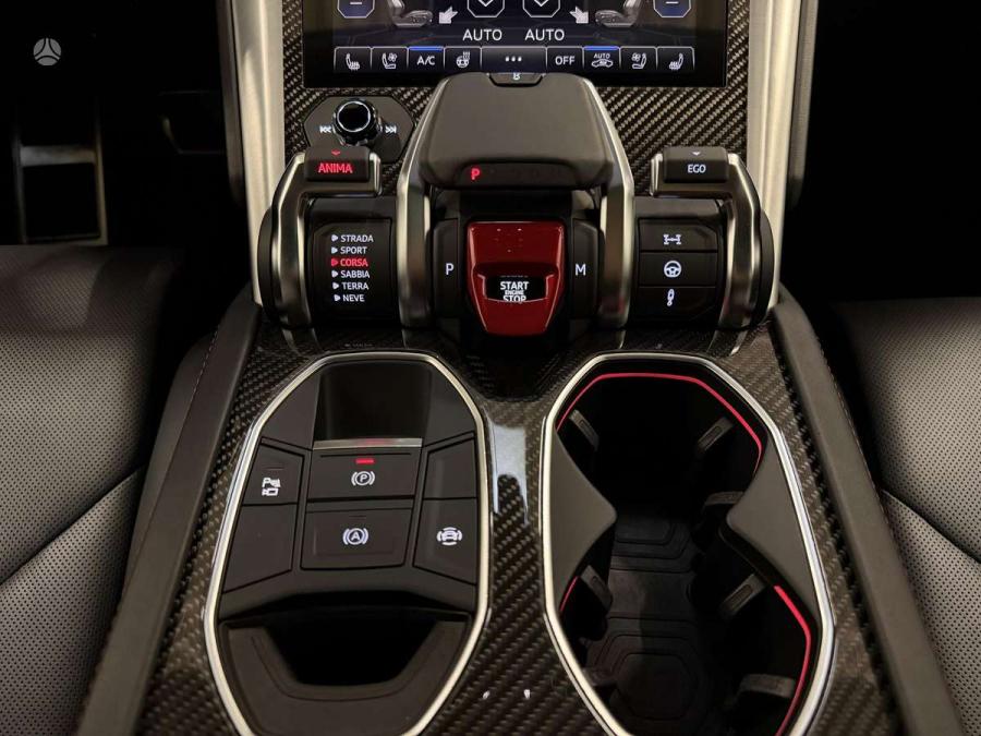 Black Lamborghini Urus 2020 in Vilnius, with an engine capacity of 4.00 L and mileage of 107 thousand km for 174990 €, photo 22 on AUTOMOTO.COM.LV