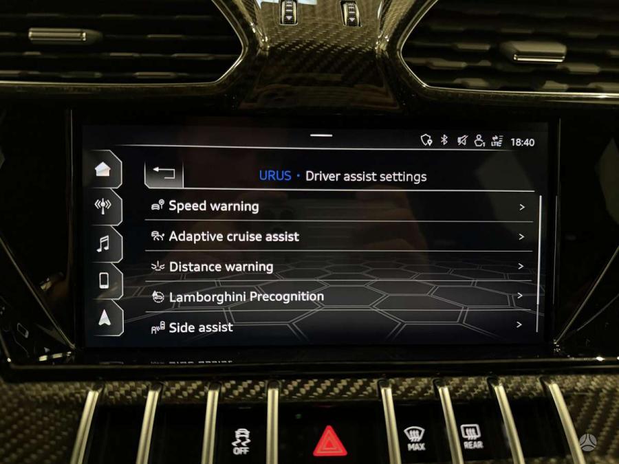 Black Lamborghini Urus 2020 in Vilnius, with an engine capacity of 4.00 L and mileage of 107 thousand km for 174990 €, photo 27 on AUTOMOTO.COM.LV
