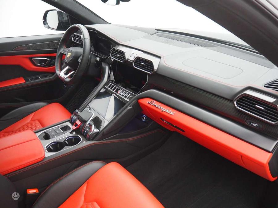 Melns Lamborghini Urus 2021 Viļņa, ar dzinēja tilpumu 4.00 L un nobraukumu 58 tūkst. km par 211000 €, foto 14 vietnē AUTOMOTO.COM.LV
