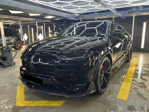 Black Lamborghini Urus 2021 in Klaipeda, with an engine capacity of 4.00 L and mileage of 41 thousand km for 225000 €, photo  on AUTOMOTO.COM.LV