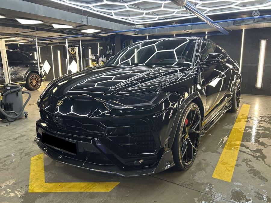 Black Lamborghini Urus 2021 in Klaipeda, with an engine capacity of 4.00 L and mileage of 41 thousand km for 225000 €, photo 1 on AUTOMOTO.COM.LV