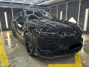 Black Lamborghini Urus 2021 in Klaipeda, with an engine capacity of 4.00 L and mileage of 41 thousand km for 225000 €, photo 3 on AUTOMOTO.COM.LV