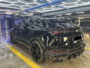 Black Lamborghini Urus 2021 in Klaipeda, with an engine capacity of 4.00 L and mileage of 41 thousand km for 225000 €, photo 5 on AUTOMOTO.COM.LV