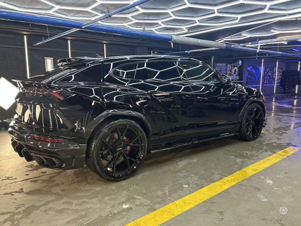 Melns Lamborghini Urus 2021 Klaipėda, ar dzinēja tilpumu 4.00 L un nobraukumu 41 tūkst. km par 225000 €, foto 5 vietnē AUTOMOTO.COM.LV