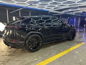 Black Lamborghini Urus 2021 in Klaipeda, with an engine capacity of 4.00 L and mileage of 41 thousand km for 225000 €, photo 6 on AUTOMOTO.COM.LV