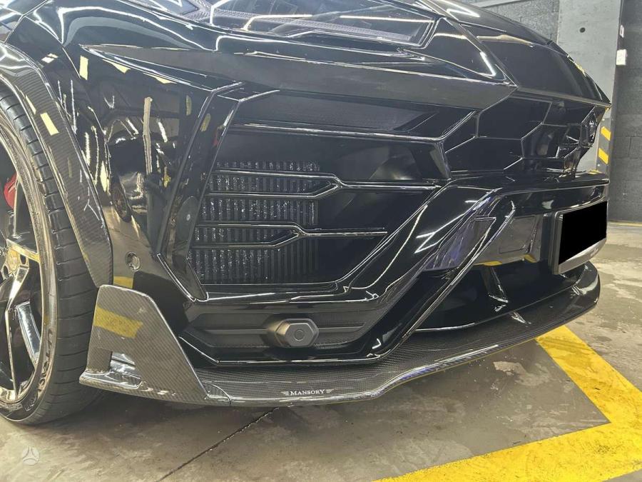 Black Lamborghini Urus 2021 in Klaipeda, with an engine capacity of 4.00 L and mileage of 41 thousand km for 225000 €, photo 7 on AUTOMOTO.COM.LV