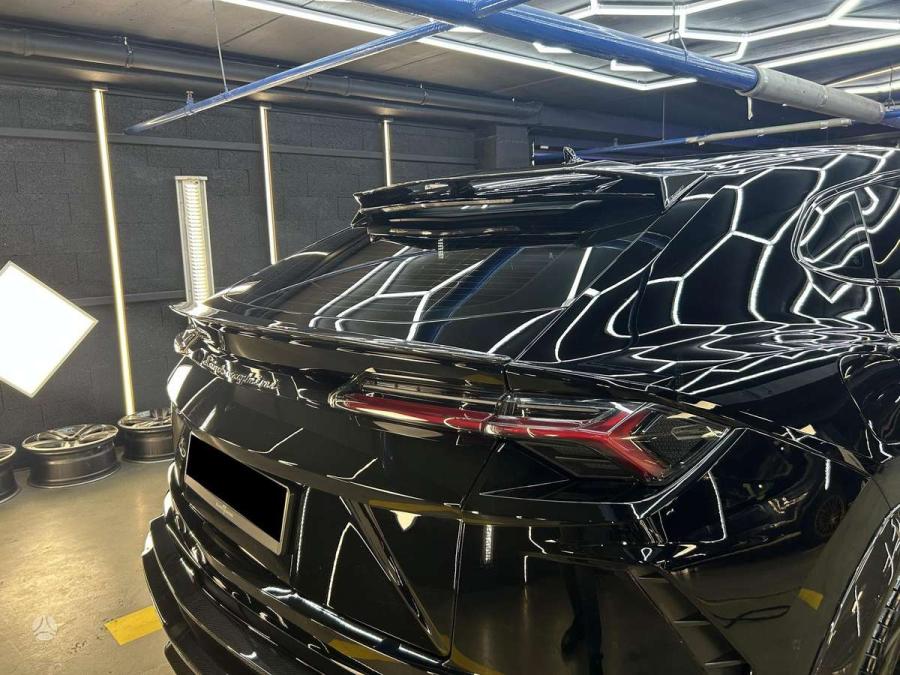 Black Lamborghini Urus 2021 in Klaipeda, with an engine capacity of 4.00 L and mileage of 41 thousand km for 225000 €, photo 13 on AUTOMOTO.COM.LV