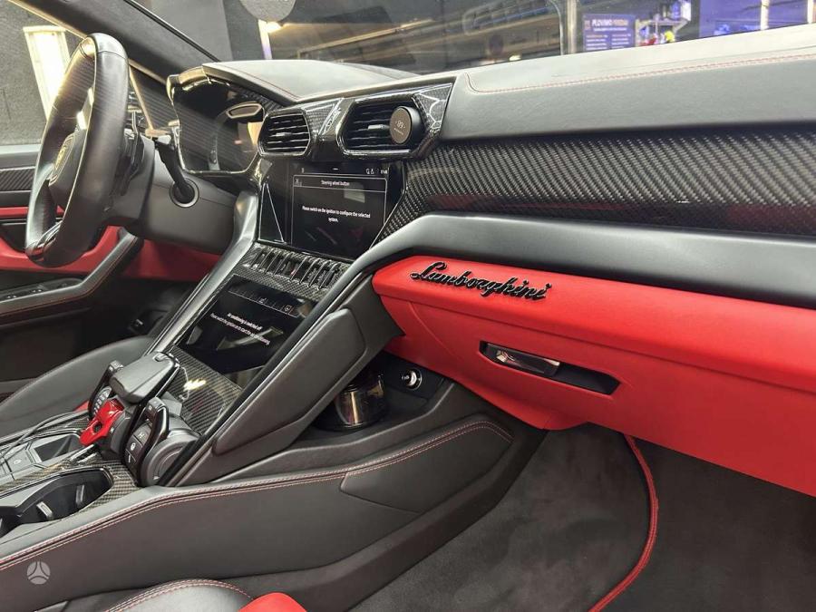Black Lamborghini Urus 2021 in Klaipeda, with an engine capacity of 4.00 L and mileage of 41 thousand km for 225000 €, photo 18 on AUTOMOTO.COM.LV