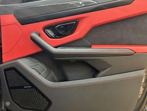 Black Lamborghini Urus 2021 in Klaipeda, with an engine capacity of 4.00 L and mileage of 41 thousand km for 225000 €, photo 21 on AUTOMOTO.COM.LV