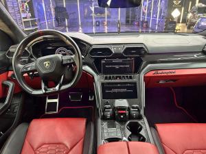 Black Lamborghini Urus 2021 in Klaipeda, with an engine capacity of 4.00 L and mileage of 41 thousand km for 225000 €, photo 23 on AUTOMOTO.COM.LV