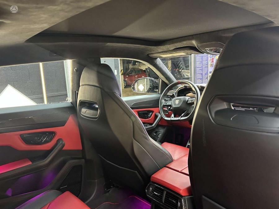 Black Lamborghini Urus 2021 in Klaipeda, with an engine capacity of 4.00 L and mileage of 41 thousand km for 225000 €, photo 24 on AUTOMOTO.COM.LV