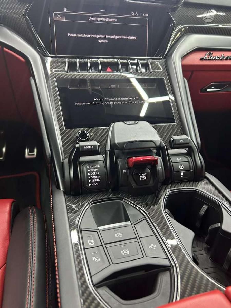 Black Lamborghini Urus 2021 in Klaipeda, with an engine capacity of 4.00 L and mileage of 41 thousand km for 225000 €, photo 26 on AUTOMOTO.COM.LV