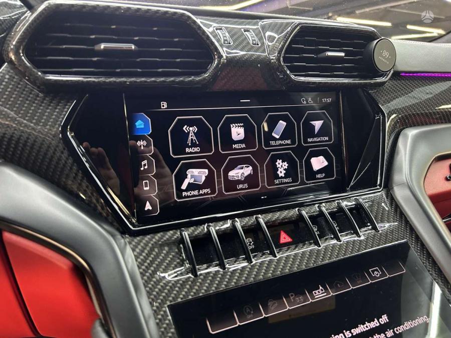 Black Lamborghini Urus 2021 in Klaipeda, with an engine capacity of 4.00 L and mileage of 41 thousand km for 225000 €, photo 27 on AUTOMOTO.COM.LV