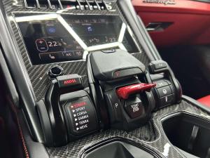 Black Lamborghini Urus 2021 in Klaipeda, with an engine capacity of 4.00 L and mileage of 41 thousand km for 225000 €, photo 30 on AUTOMOTO.COM.LV