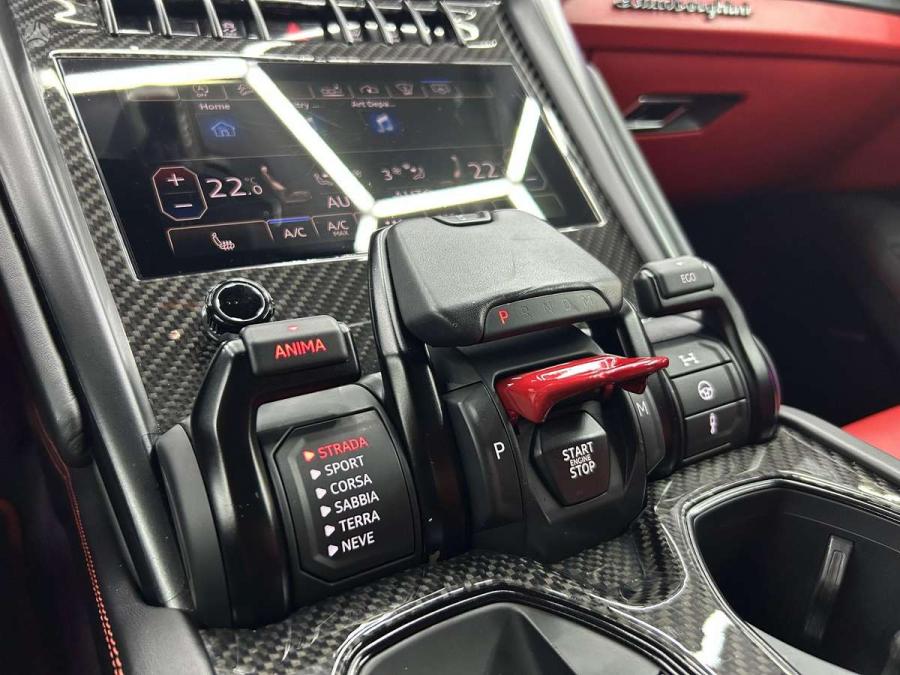 Black Lamborghini Urus 2021 in Klaipeda, with an engine capacity of 4.00 L and mileage of 41 thousand km for 225000 €, photo 30 on AUTOMOTO.COM.LV