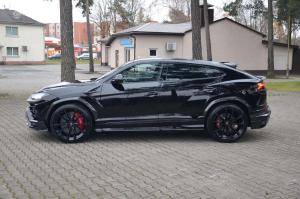 Black Lamborghini Urus 2021 in Klaipeda, with an engine capacity of 4.00 L and mileage of 41 thousand km for 225000 €, photo 32 on AUTOMOTO.COM.LV