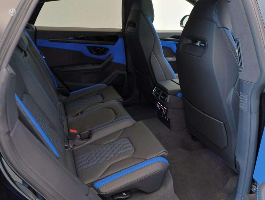 Melns Lamborghini Urus 2026 Tallina, ar dzinēja tilpumu 4.00 L un nobraukumu 4 tūkst. km par 329000 €, foto 13 vietnē AUTOMOTO.COM.LV