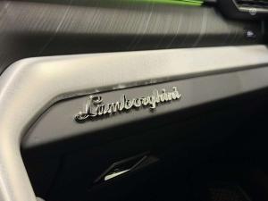 Zils Lamborghini Urus 2019 Viļņa, ar dzinēja tilpumu 4.00 L un nobraukumu 121 tūkst. km par 225000 €, foto 26 vietnē AUTOMOTO.COM.LV