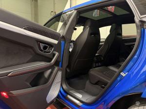 Zils Lamborghini Urus 2019 Viļņa, ar dzinēja tilpumu 4.00 L un nobraukumu 121 tūkst. km par 225000 €, foto 34 vietnē AUTOMOTO.COM.LV