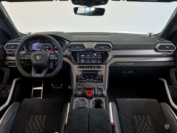 Zaļš Lamborghini Urus 2024 Tallina, ar dzinēja tilpumu 4.00 L un nobraukumu 39 tūkst. km par 319000 €, foto 5 vietnē AUTOMOTO.COM.LV