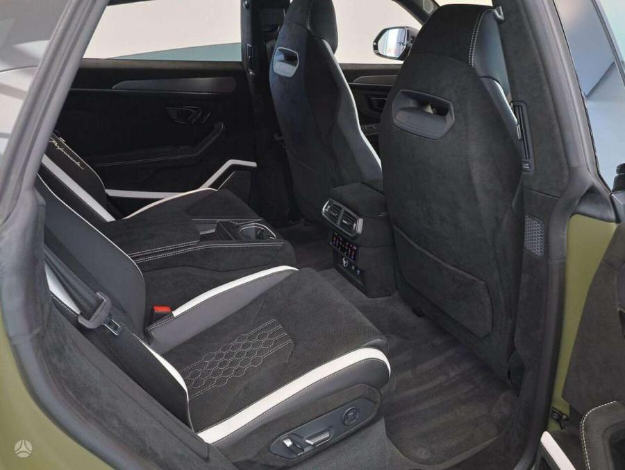 Zaļš Lamborghini Urus 2024 Tallina, ar dzinēja tilpumu 4.00 L un nobraukumu 39 tūkst. km par 319000 €, foto 10 vietnē AUTOMOTO.COM.LV
