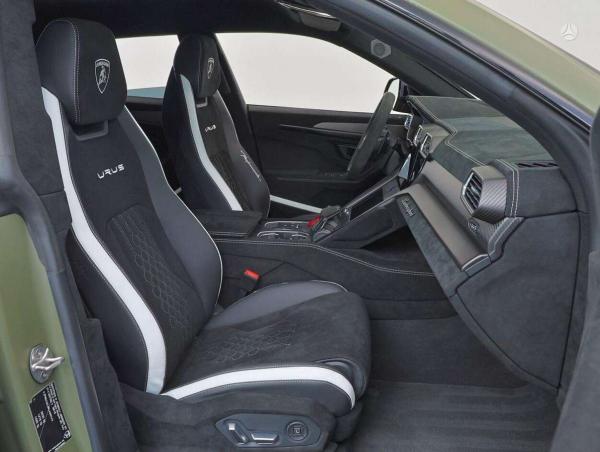 Zaļš Lamborghini Urus 2024 Tallina, ar dzinēja tilpumu 4.00 L un nobraukumu 39 tūkst. km par 319000 €, foto 10 vietnē AUTOMOTO.COM.LV