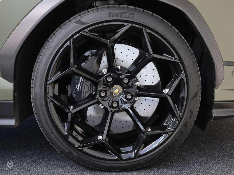 Zaļš Lamborghini Urus 2024 Tallina, ar dzinēja tilpumu 4.00 L un nobraukumu 39 tūkst. km par 319000 €, foto 16 vietnē AUTOMOTO.COM.LV
