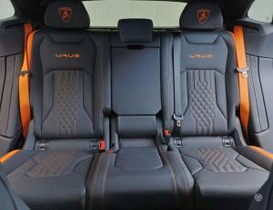 Zaļš Lamborghini Urus 2024 Tallina, ar dzinēja tilpumu 4.00 L un nobraukumu 0 tūkst. km par 305000 €, foto 15 vietnē AUTOMOTO.COM.LV