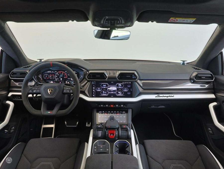 Zaļš Lamborghini Urus 2026 Tallina, ar dzinēja tilpumu 4.00 L un nobraukumu 0 tūkst. km par 366778 €, foto 6 vietnē AUTOMOTO.COM.LV