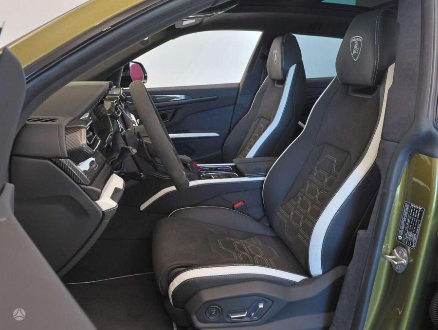 Zaļš Lamborghini Urus 2026 Tallina, ar dzinēja tilpumu 4.00 L un nobraukumu 0 tūkst. km par 366778 €, foto 8 vietnē AUTOMOTO.COM.LV