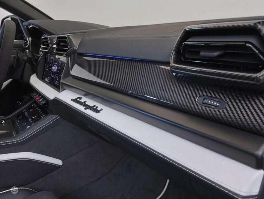 Zaļš Lamborghini Urus 2026 Tallina, ar dzinēja tilpumu 4.00 L un nobraukumu 0 tūkst. km par 366778 €, foto 12 vietnē AUTOMOTO.COM.LV