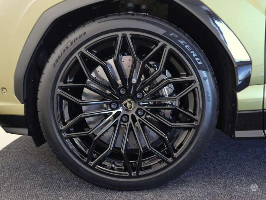 Zaļš Lamborghini Urus 2026 Tallina, ar dzinēja tilpumu 4.00 L un nobraukumu 0 tūkst. km par 366778 €, foto 18 vietnē AUTOMOTO.COM.LV