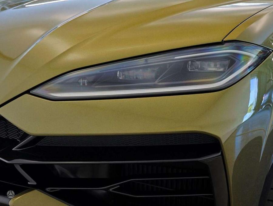 Zaļš Lamborghini Urus 2026 Tallina, ar dzinēja tilpumu 4.00 L un nobraukumu 0 tūkst. km par 366778 €, foto 24 vietnē AUTOMOTO.COM.LV