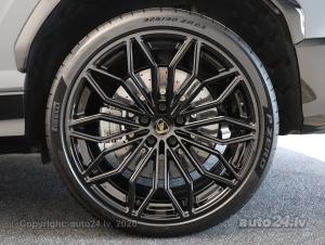 Grey Lamborghini Urus 2026 in Tallinn, with an engine capacity of 4.00 L and mileage of 0 thousand km for 345960 €, photo 18 on AUTOMOTO.COM.LV