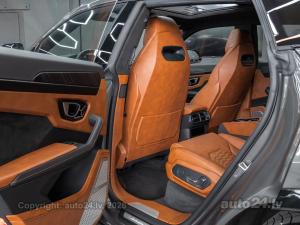 Grey Lamborghini Urus 2021 in Tallinn, with an engine capacity of 4.00 L and mileage of 24 thousand km for 244900 €, photo 8 on AUTOMOTO.COM.LV