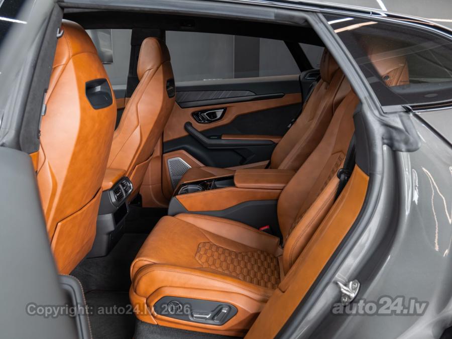 Grey Lamborghini Urus 2021 in Tallinn, with an engine capacity of 4.00 L and mileage of 24 thousand km for 244900 €, photo 9 on AUTOMOTO.COM.LV