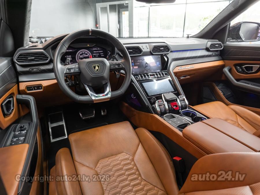 Grey Lamborghini Urus 2021 in Tallinn, with an engine capacity of 4.00 L and mileage of 24 thousand km for 244900 €, photo 12 on AUTOMOTO.COM.LV