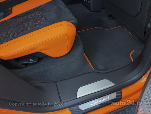 Orange Lamborghini Urus 2022 in Tallinn, with an engine capacity of 4.00 L and mileage of 43 thousand km for 249000 €, photo 11 on AUTOMOTO.COM.LV