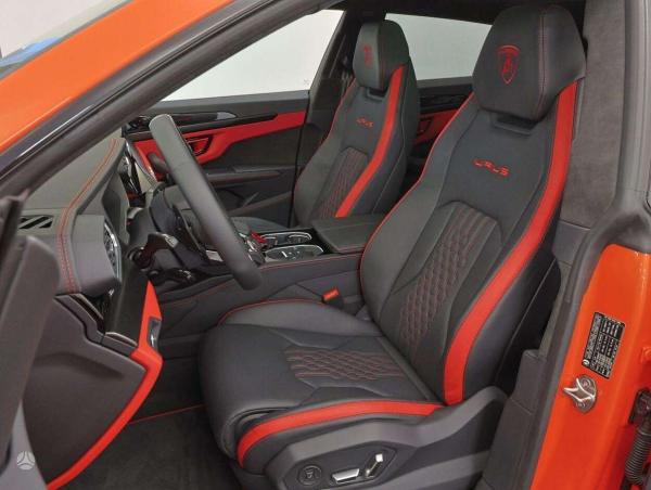 Oranžs Lamborghini Urus 2025 Tallina, ar dzinēja tilpumu 4.00 L un nobraukumu 6 tūkst. km par 330000 €, foto 7 vietnē AUTOMOTO.COM.LV