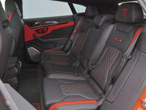 Oranžs Lamborghini Urus 2025 Tallina, ar dzinēja tilpumu 4.00 L un nobraukumu 6 tūkst. km par 330000 €, foto 8 vietnē AUTOMOTO.COM.LV