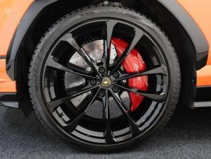 Oranžs Lamborghini Urus 2025 Tallina, ar dzinēja tilpumu 4.00 L un nobraukumu 6 tūkst. km par 330000 €, foto 16 vietnē AUTOMOTO.COM.LV