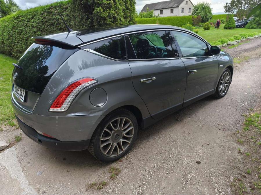 Grey Lancia Dedra 2009 in Sakiai, with an engine capacity of 2.00 L and mileage of 310 thousand km for 1500 €, photo 4 on AUTOMOTO.COM.LV