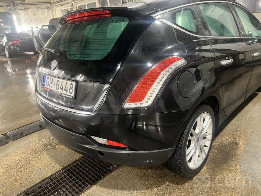 Black Lancia Delta 2010 in Riga, with an engine capacity of 1.90 L and mileage of 244 thousand km for 2900 €, photo 4 on AUTOMOTO.COM.LV