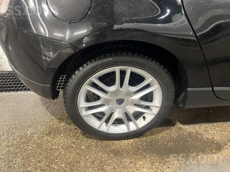 Black Lancia Delta 2010 in Riga, with an engine capacity of 1.90 L and mileage of 244 thousand km for 2900 €, photo 5 on AUTOMOTO.COM.LV