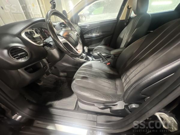 Melns Lancia Delta 2010 Rīga, ar dzinēja tilpumu 1.90 L un nobraukumu 244 tūkst. km par 2770 €, foto 10 vietnē AUTOMOTO.COM.LV